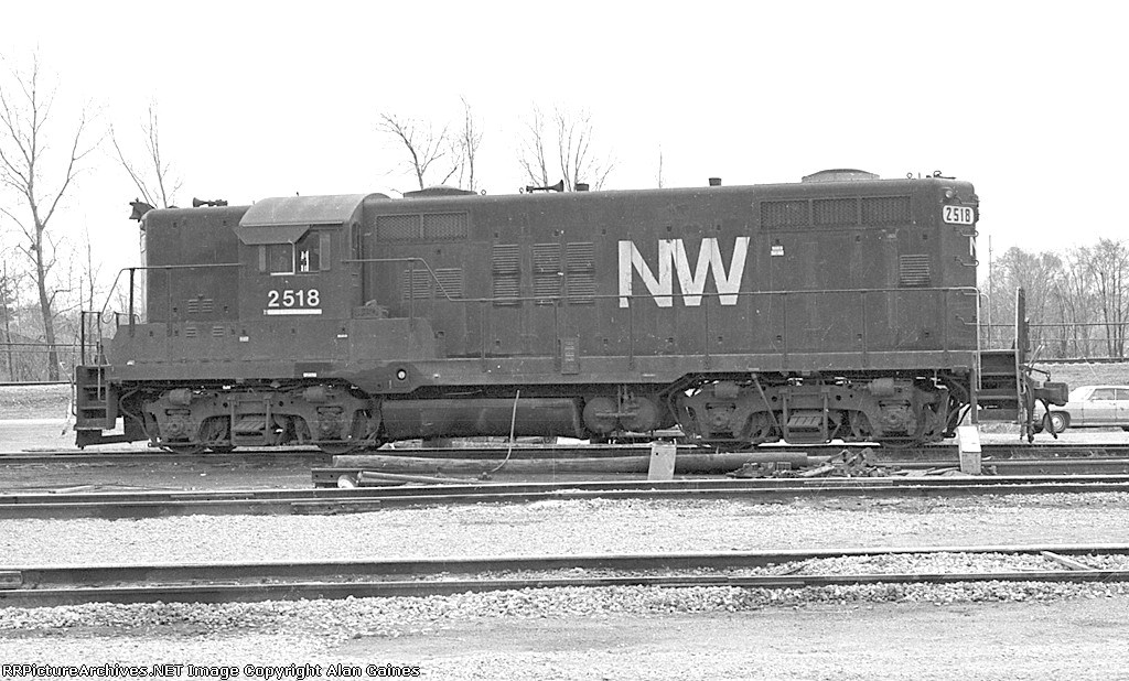 N&W GP-9 2518